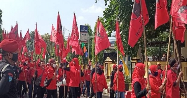PDI Perjuangan Kabupaten Pekalongan Datangi Polres PDI Perjuangan Kabupaten Pekalongan Datangi Polres
