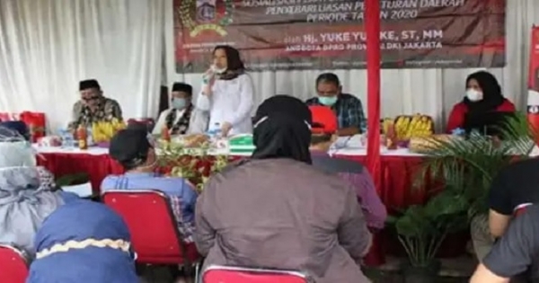 Yuke Yurike Sosialisasikan Dua Perda Pada Masyarakat