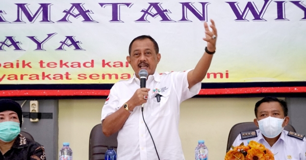 Armuji Serahkan NIB ke Pelaku UMKM Armuji Serahkan NIB ke Pelaku UMKM