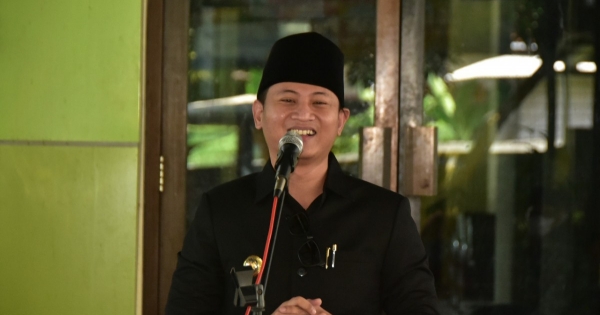 Gus Ipin Salurkan BLT ke Warga Prasejahtera