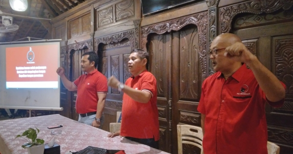 Eko Instruksikan Kader Banteng Yogyakarta Makin Kerja Keras Eko Instruksikan Kader Banteng Yogyakarta Makin Kerja Keras