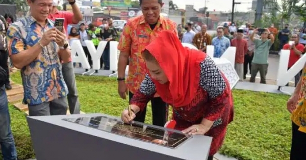 Mba Ita Resmikan Taman Ngaliyan