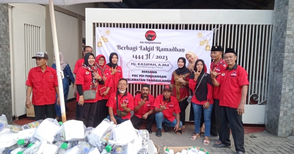 Banteng Sidoarjo Bagikan Ratusan Paket Sembako di Tanggulangin & Candi