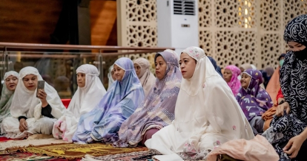 Salat Ied di Masjid At-Taufiq, Puan Ajak Masyarakat Lebaran dengan Hati ...