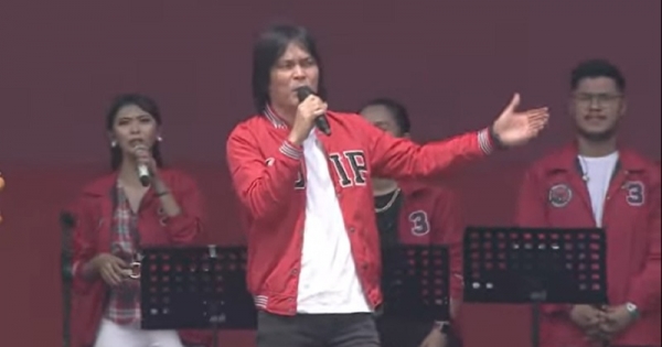 Kader PDI Perjuangan Bergemuruh Saat Once Mekel Nyanyi di Acara Puncak ...