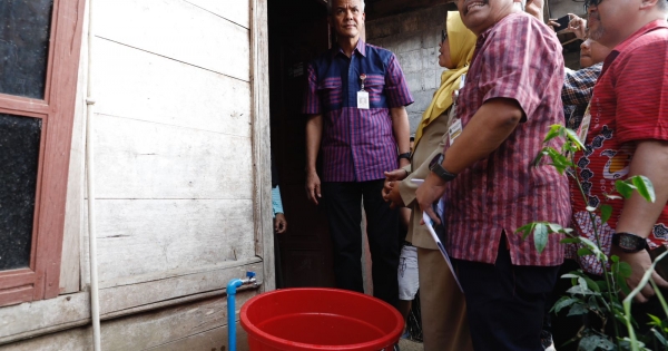 Relawan Ganjar Pranowo & Warga Gotong Royong Wujudkan Air Bersih di Pangandaran