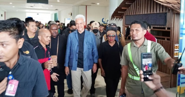 Tiba di Merauke untuk Kampanye Perdana, Ganjar Disambut Tarian Asmat