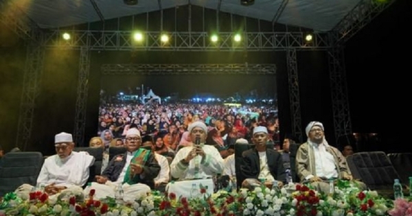 Sahabat Ganjar, Ribuan Masyarakat, dan Ulama di Rembang Hadir di ... Sahabat Ganjar, Ribuan Masyarakat, dan Ulama di Rembang Hadir di ...