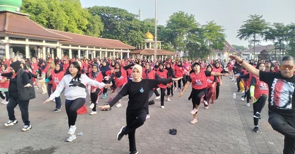 Ikut Senam Sicita di Serang, Atikoh Ganjar: Senang Bisa Silaturahmi ... Ikut Senam Sicita di Serang, Atikoh Ganjar: Senang Bisa Silaturahmi ...