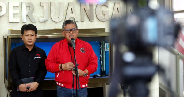 Baliho Ganjar-Mahfud Dicopot di Banten, PDI Perjuangan Duga Ada Pihak ... Baliho Ganjar-Mahfud Dicopot di Banten, PDI Perjuangan Duga Ada Pihak ...