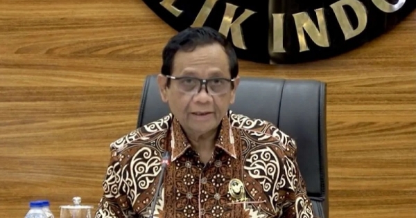 Mahfud MD Tegas Jadikan Pinjol Ilegal sebagai Tindak Pidana! Mahfud MD Tegas Jadikan Pinjol Ilegal sebagai Tindak Pidana!