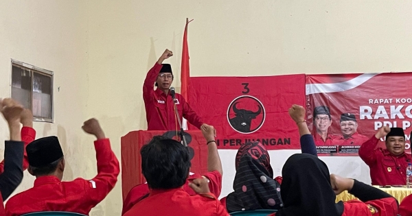 PDI Perjuangan Surabaya Panasi Mesin Kader Banteng, Jaga Tradisi Menang ... PDI Perjuangan Surabaya Panasi Mesin Kader Banteng, Jaga Tradisi Menang ...