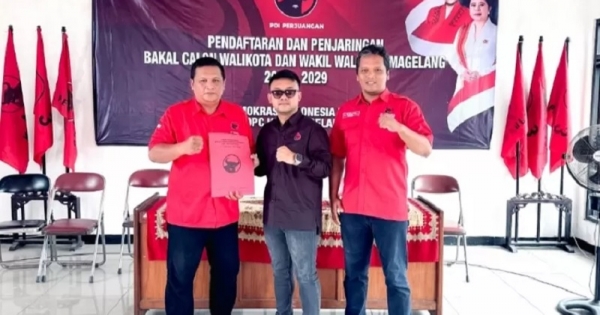 Kevin Mahesa Kembalikan Formulir Pendaftaran Bacalon Kepala Daerah ke ...