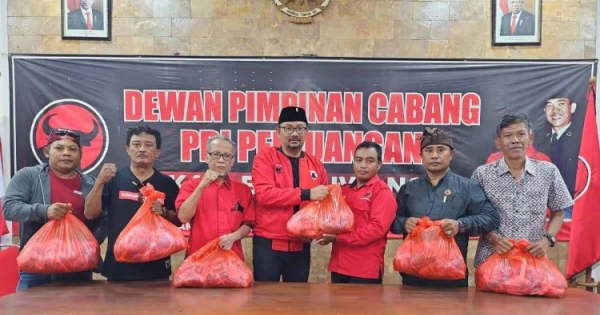 Banteng Banyuwangi Salurkan Seribu Kantong Daging Kurban
