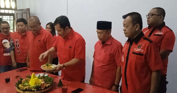 Banteng Kota Yogyakarta Gelar Doa Bersama & Tumpengan Peringati HUT ke-58 Hasto Kristiyanto