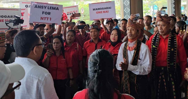 Ansy Lema Disambut Teriakan “Manyala Kaka!” Saat Bersafari Politik ke ...