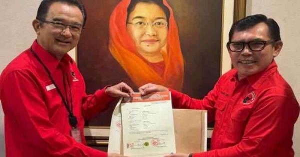 Rudianto Tjen Serahkan Rekomendasi kepada Ahmadi Zubir untuk Pilwalkot ...