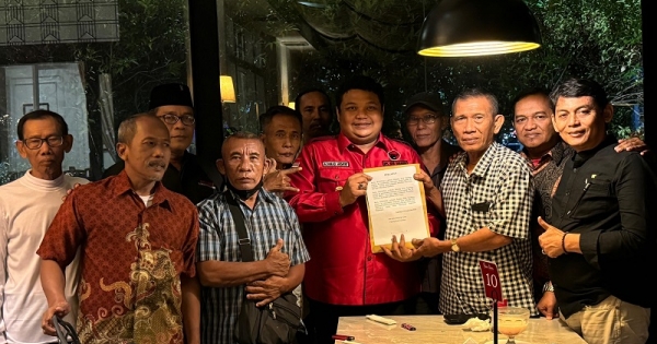 Sejumlah Kader Senior PDI Perjuangan Surabaya Deklarasi Menangkan Eri ... Sejumlah Kader Senior PDI Perjuangan Surabaya Deklarasi Menangkan Eri ...