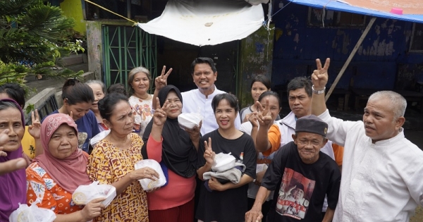 Peduli Warga Terdampak Banjir, Prof Ridha Janjikan Solusi dan Bagikan ... Peduli Warga Terdampak Banjir, Prof Ridha Janjikan Solusi dan Bagikan ...