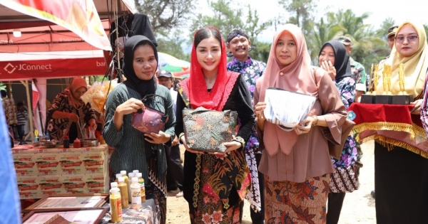 UMKM Madiun Siap Go Digital, UPRINTIS Indonesia Hadirkan Literasi ...