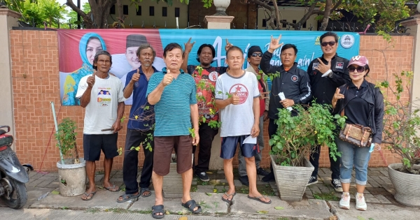 REPDEM Kota Tangerang Gandeng Warga Pasang Banner dan Spanduk Airin-Ade