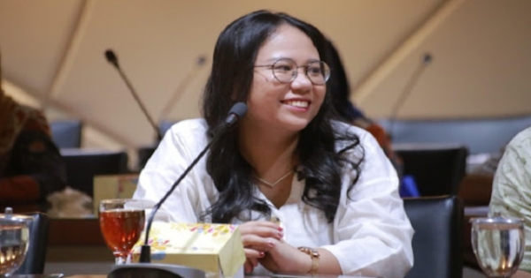 Christin Novalia Salurkan Bantuan untuk Warga Terdampak Banjir Rob di Muara Gembong