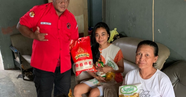 Bingkisan Sembako hasil Gotong - Royong Kader Banteng Gubeng gelorakan Api Perjuangan