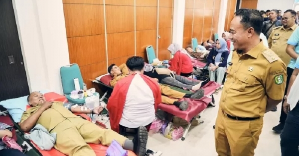 Krisantus Kurniawan Buka Donor Darah Dalam Rangka HUT ke-61 Bank Kalbar