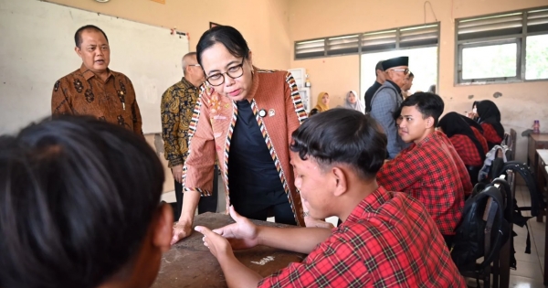 MY Esti Yakin Pemerintah Miliki Anggaran Untuk Gratiskan Pendidikan SD-SMP Sekolah Negeri & Swasta