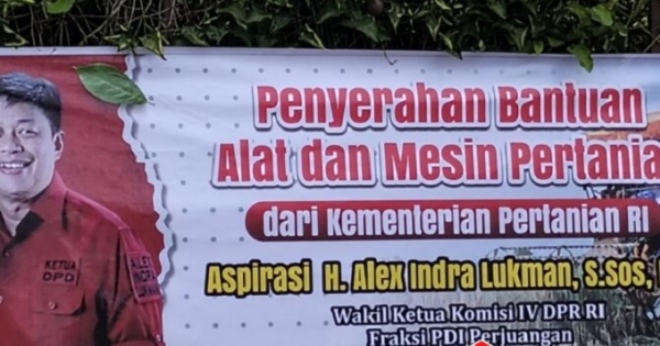 Alex Indra Lukman Salurkan Bantuan Pertanian Rp29 Miliar di Dharmasraya ...