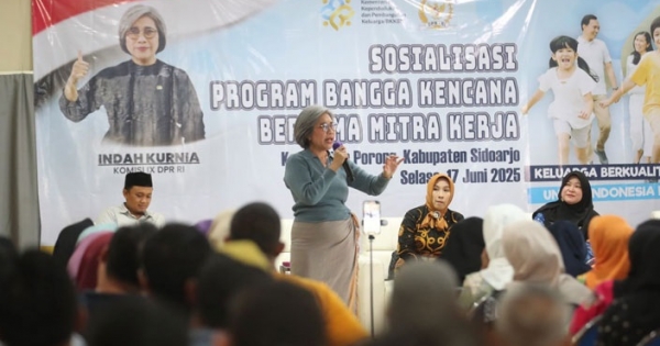 Indah Kurnia Sosialisasi Bangga Kencana di Kota Surabaya