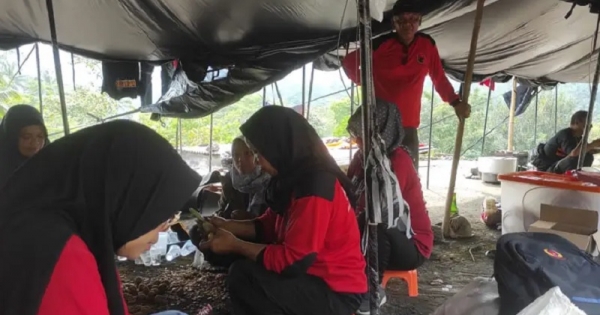 Baguna PDI Perjuangan Banjarnegara Buka Dapur Umum di Pertigaan Getas ...