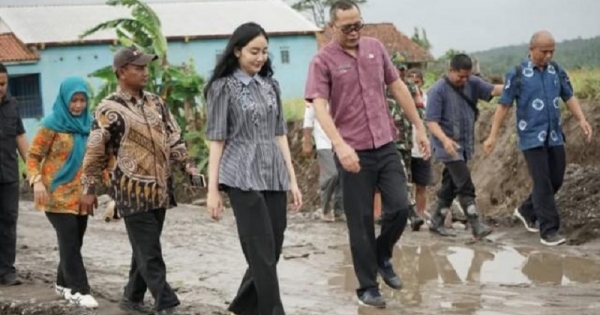 Shintya Sandra Kusuma Tinjau Korban Banjir di Brebes: Bukti Nyata ...