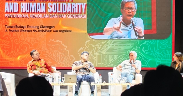 Rocky Gerung di Public Lecture Jogja: Keluarkan Sindiran "Tut Wuri ...