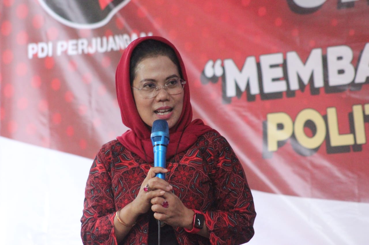 Resmikan Polindes Desa Sananrejo, Sri Untari Diarak Warga