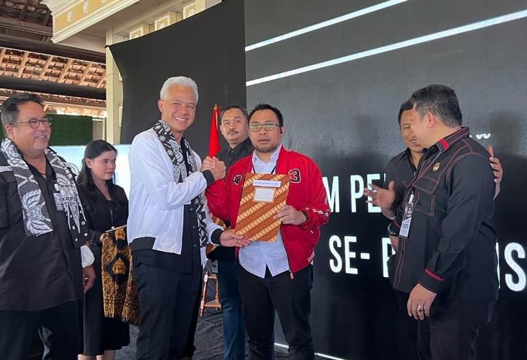 Ganjar Pranowo Lantik Wanto Sugito Jadi Ketua TPC Tangsel