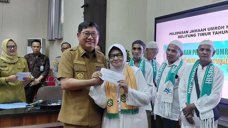 Kamarudin Muten Berangkatkan Umrah Gratis Pensiunan Guru
