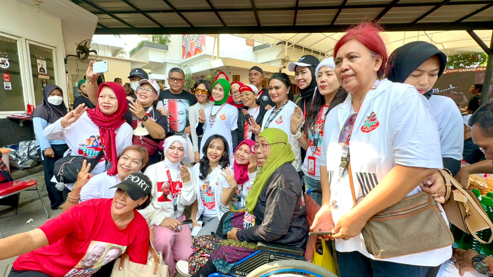 Peduli Kaum Disabilitas, Siti Atikoh Belajar Bahasa Isyarat