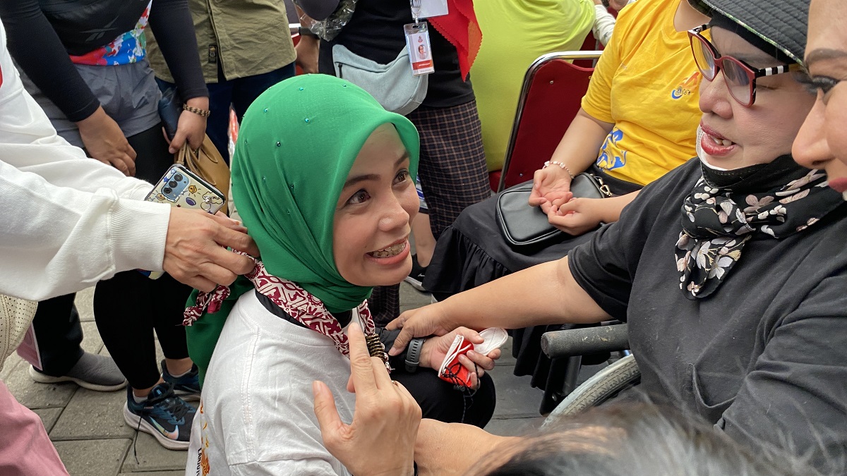 Peduli Kaum Disabilitas, Siti Atikoh Belajar Bahasa Isyarat